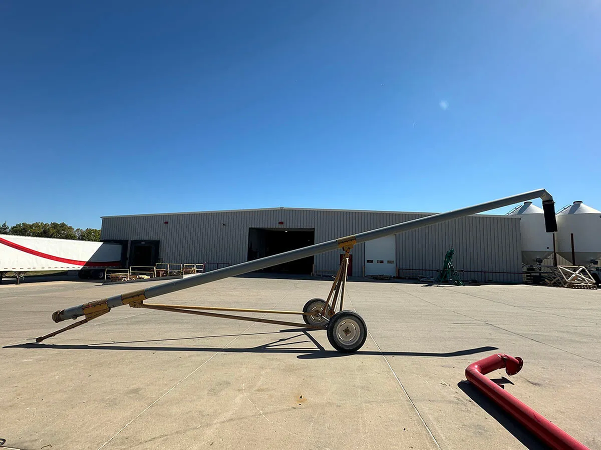 Used 8" x 35' Farmstar Manure Load Stand for Sale at Stutsmans
